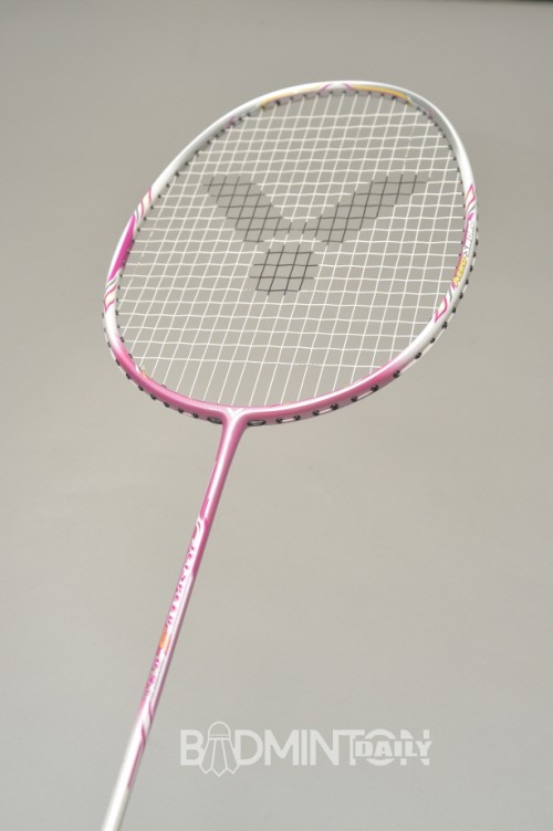 최고를 꿈꾸는 여성 플레이어를 위한 맞춤 배드민턴 라켓! VICTOR JETSPEED S 09L