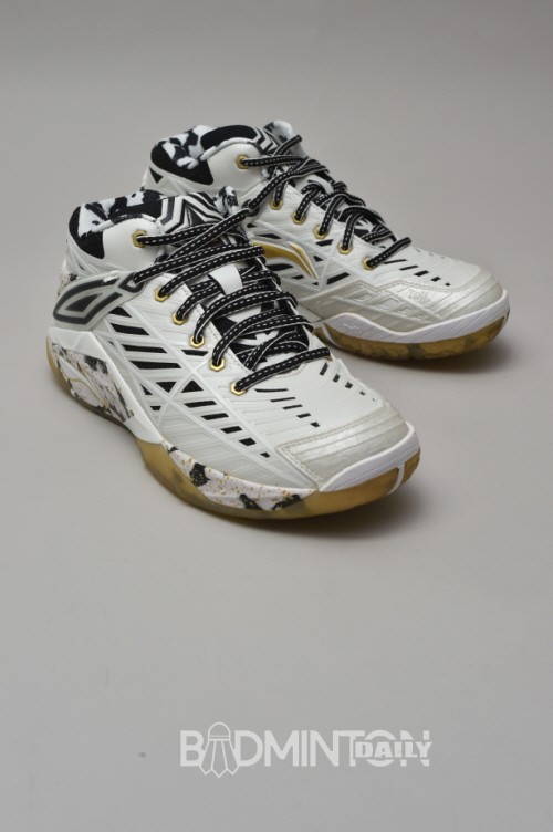 리우올림픽 금메달리스트 첸롱을 위한 단 하나의 배드민턴화 LINING CHEN LONG AYAL027-1