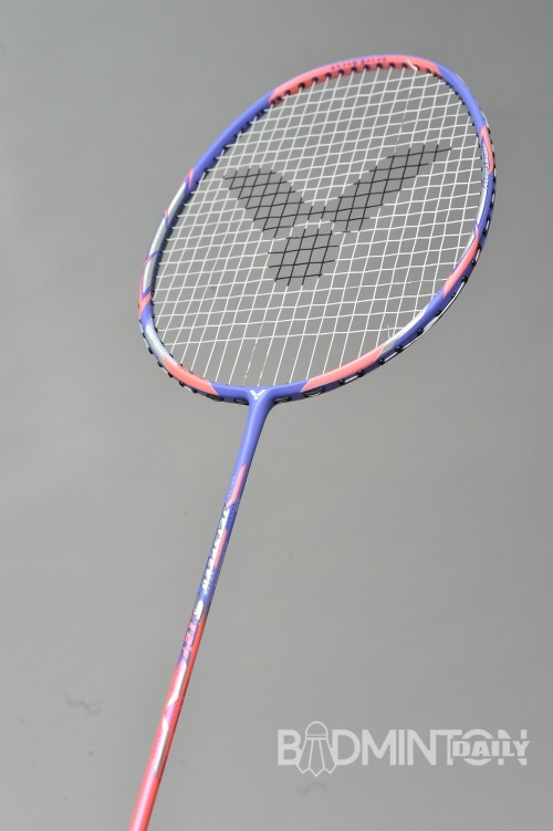 가벼움과 조작성의 완벽한 조화를 경험하라 VICTOR JETSPEED S 12F